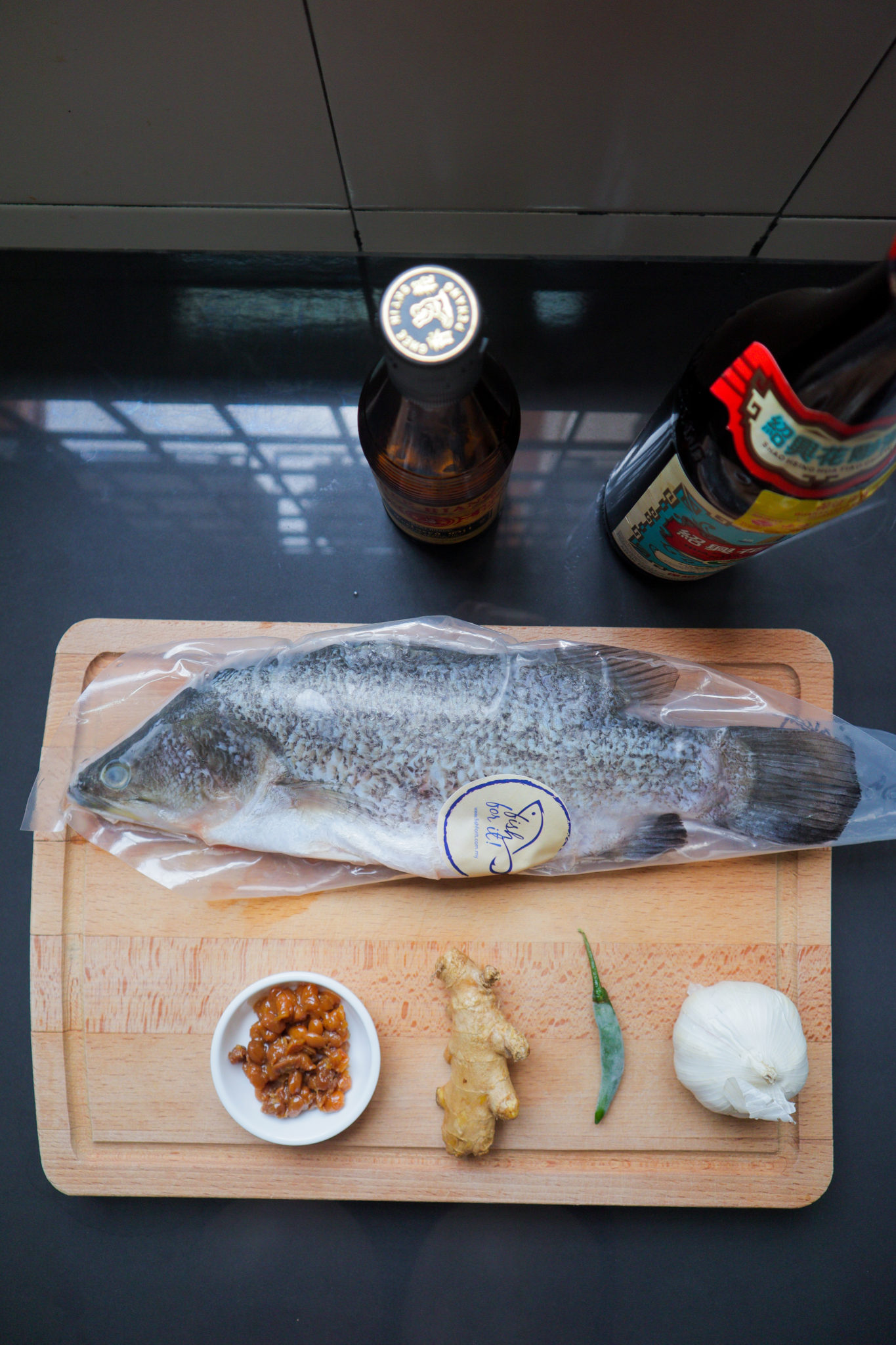 Mom’s steamed fish with ginger, garlic & tauchu [Recipe] - Thokohmakan