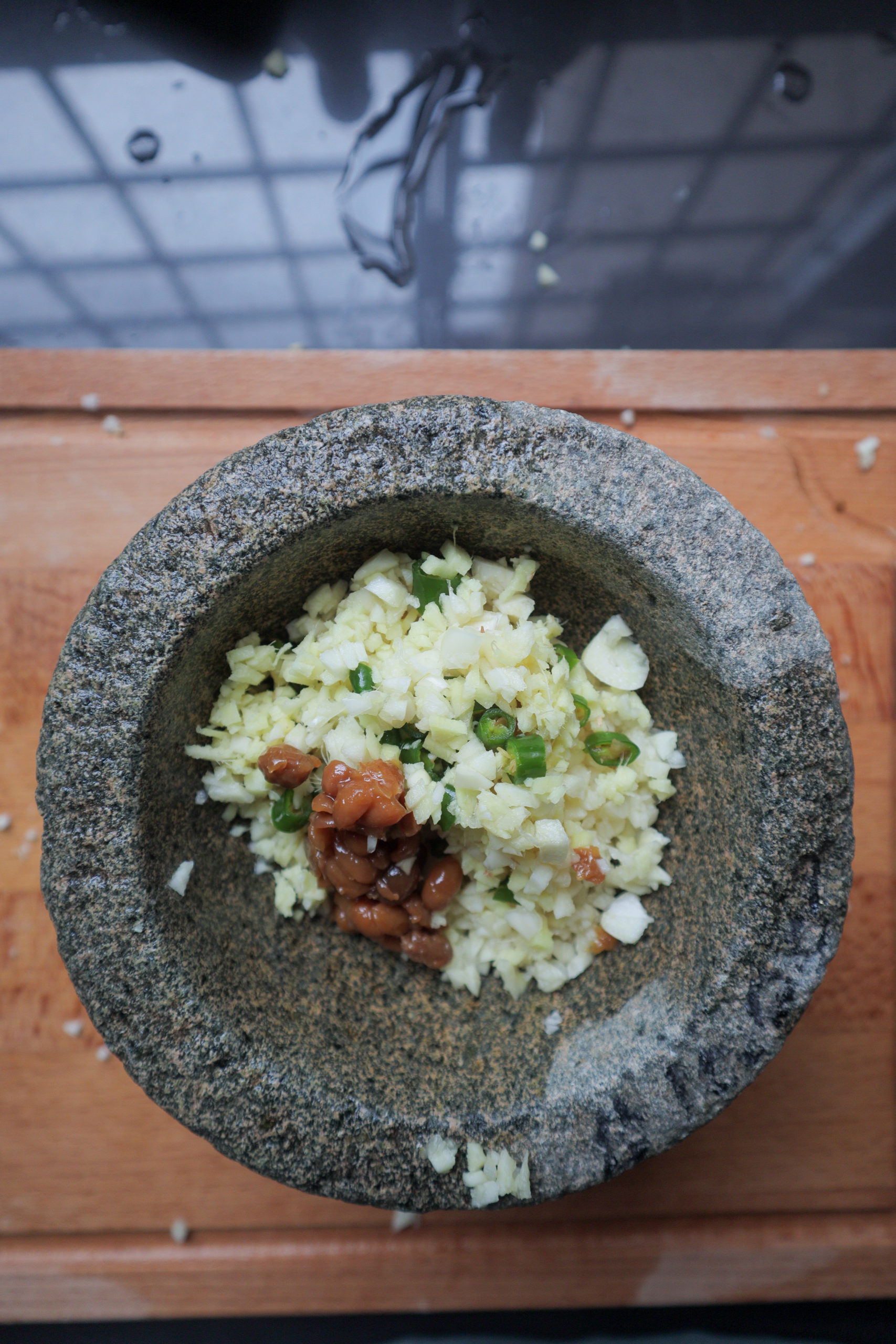 Mom’s steamed fish with ginger, garlic & tauchu [Recipe] - Thokohmakan