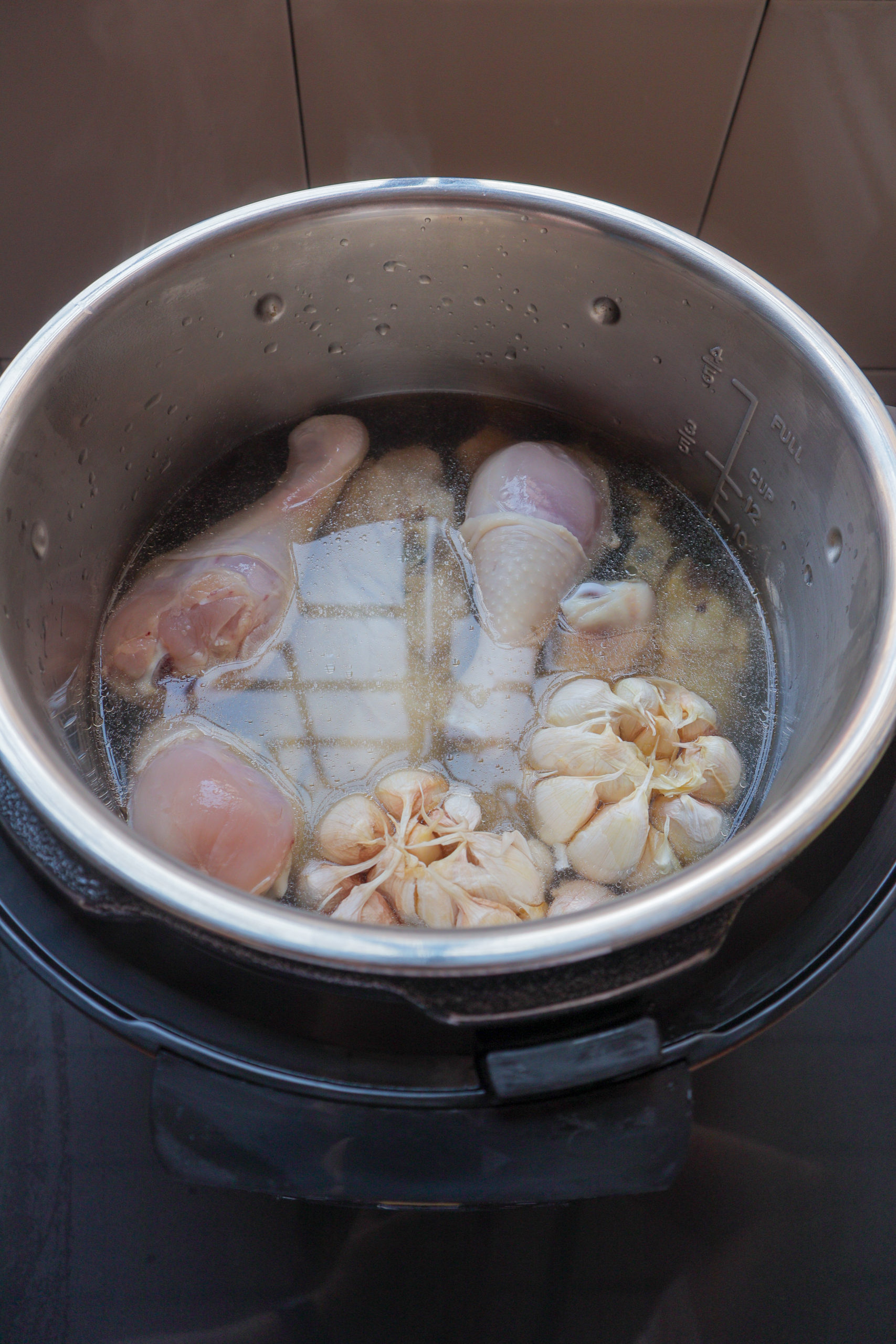 Garlic pepper chicken soup [PRESSURE COOKER RECIPE] - Thokohmakan