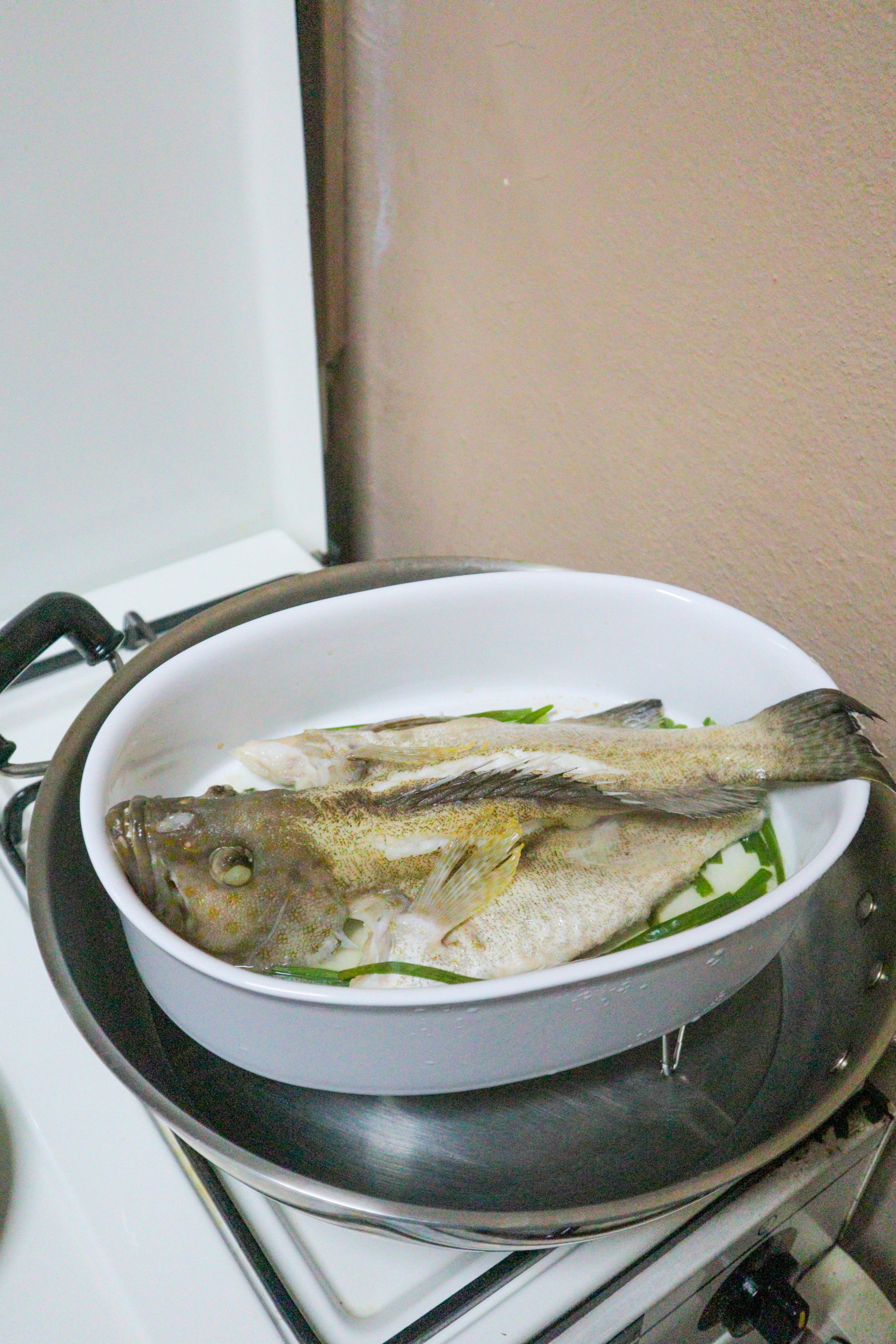 Cantonese steamed grouper 清蒸鱼 [RECIPE] - Thokohmakan
