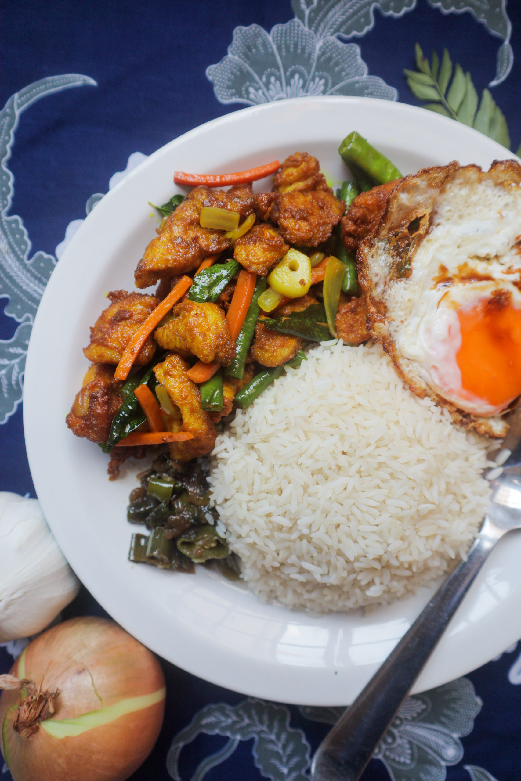 Ayam goreng kunyit (Turmeric fried chicken) Recipe - Thokohmakan