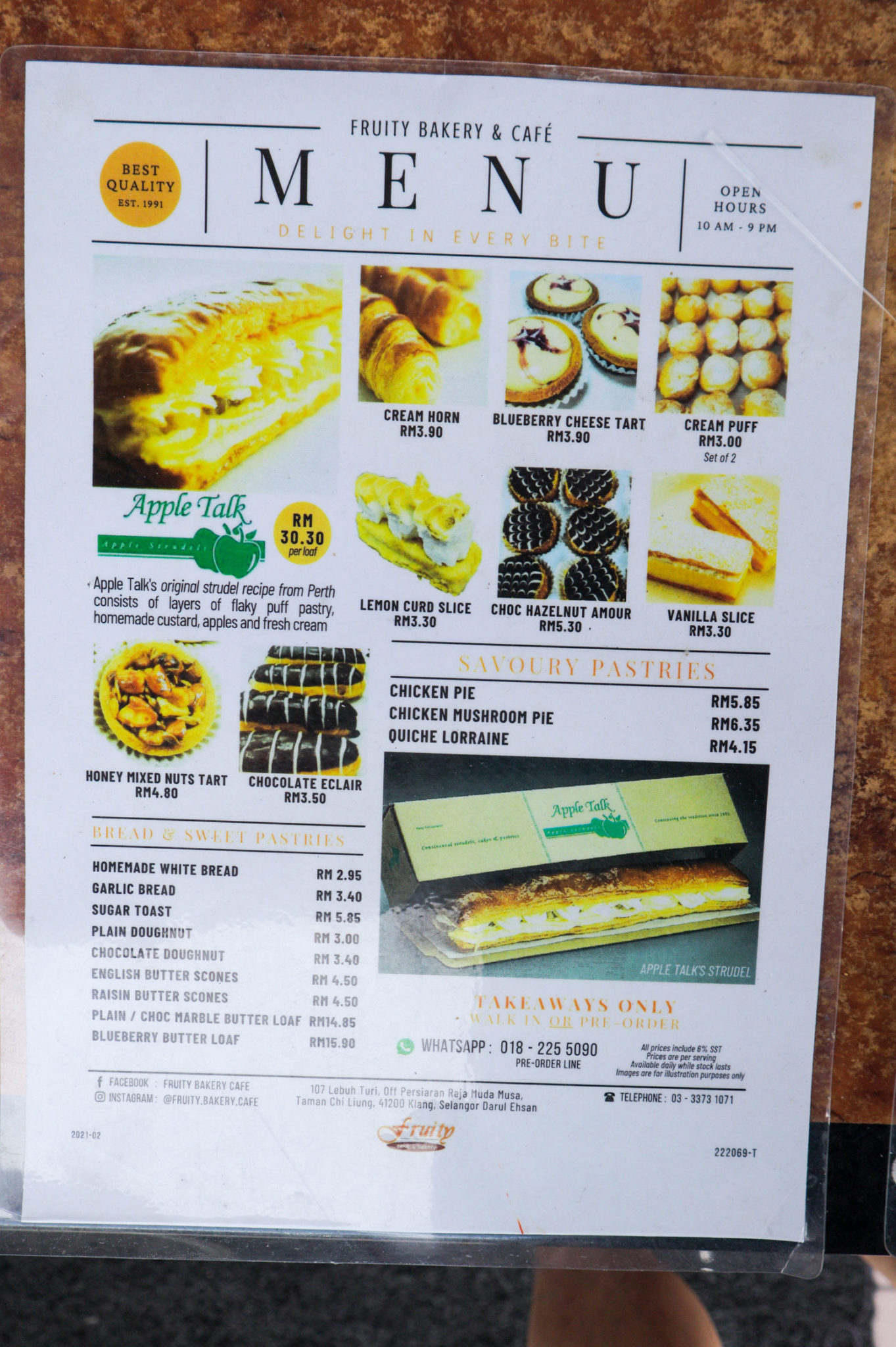 Apple Strudel, Fruity Bakery Klang - Thokohmakan