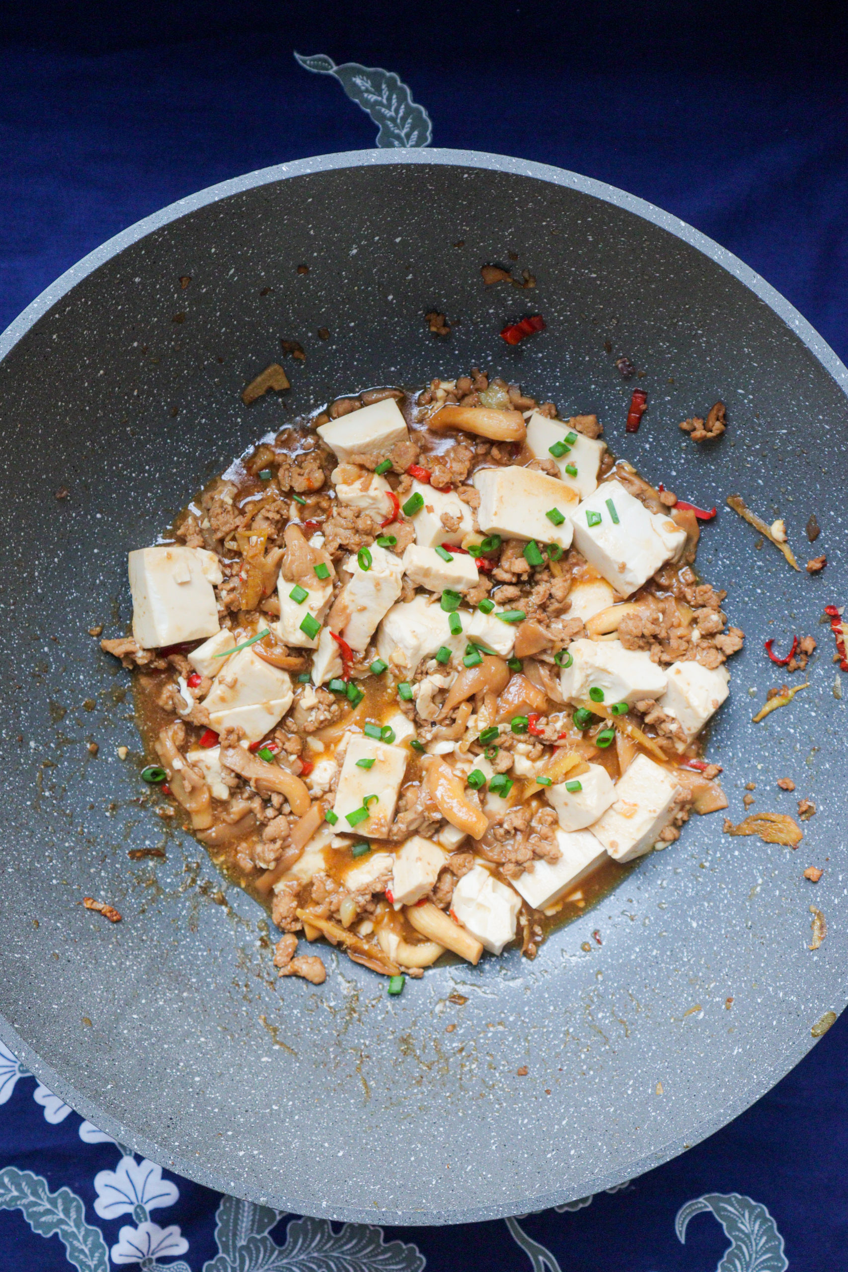 Tofu with minced meat in gravy [RECIPE] - Thokohmakan