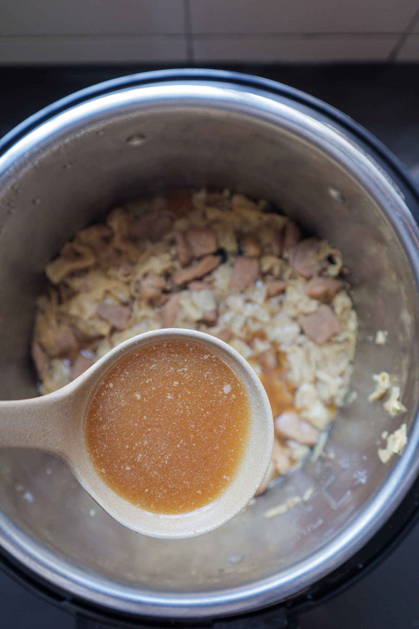 Braised pork with fu chuk [Pressure Cooker Recipe] - Thokohmakan