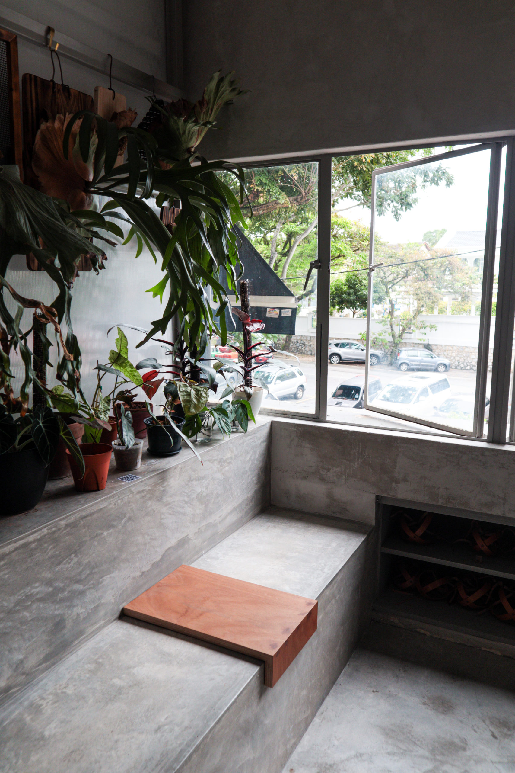 Neutrals, TTDI - Thokohmakan