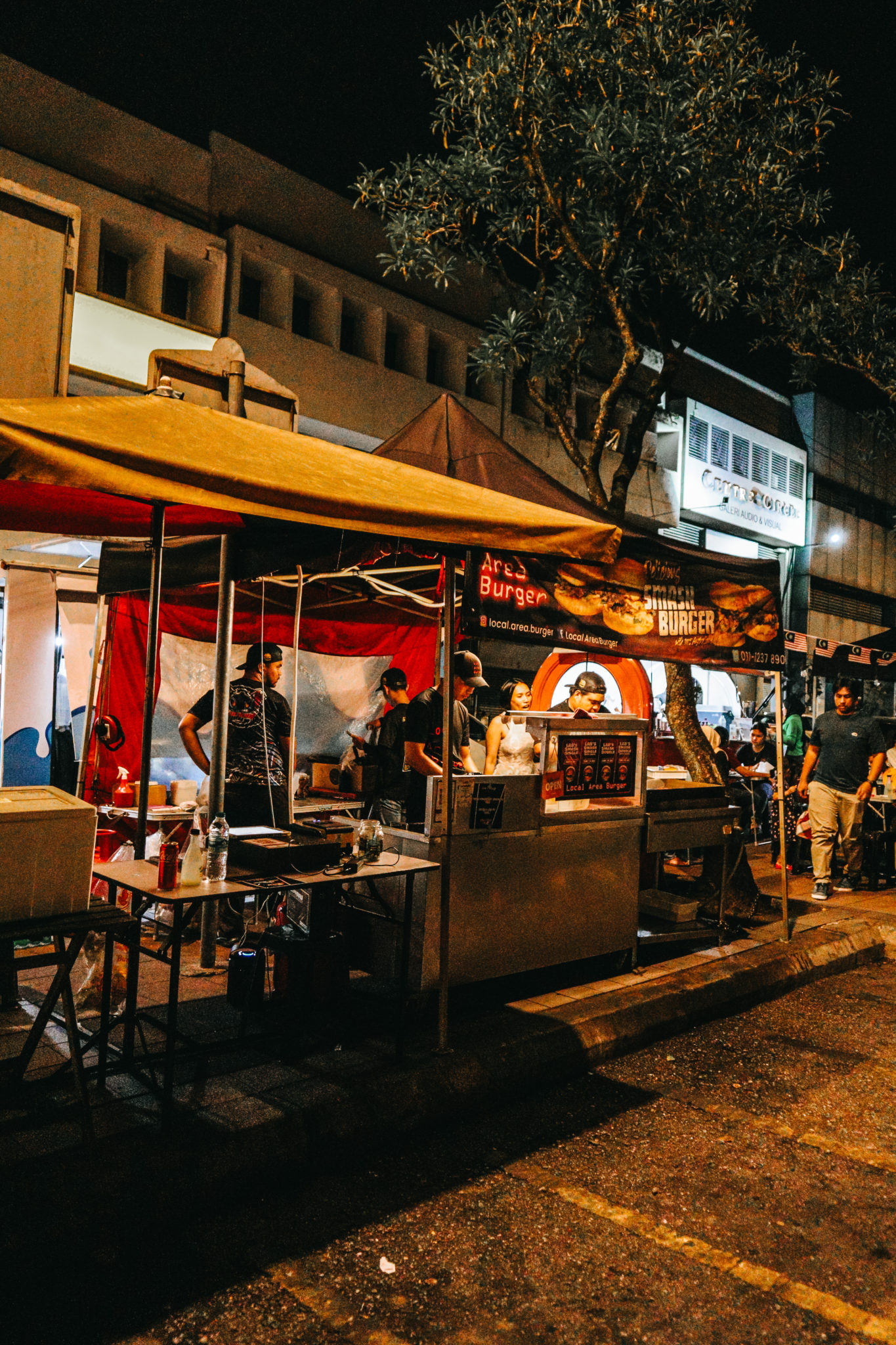 Local Area Burger, TTDI - Thokohmakan